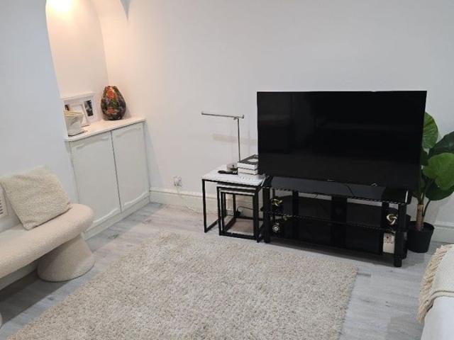 1 Bed Flat, Harwill Crescent, NG8