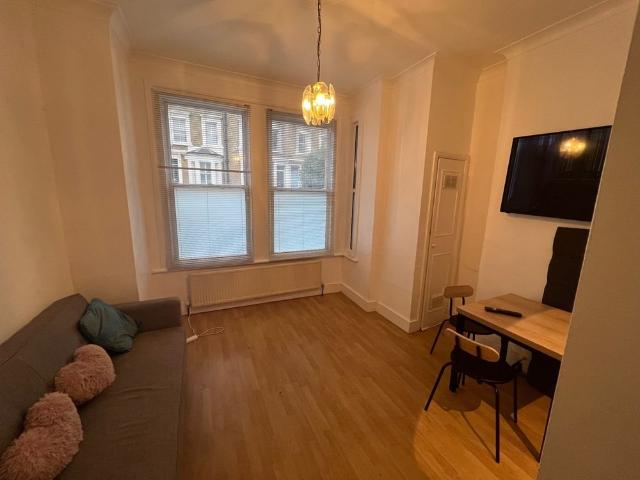 1 Bed Flat, Harwood Road, SW6