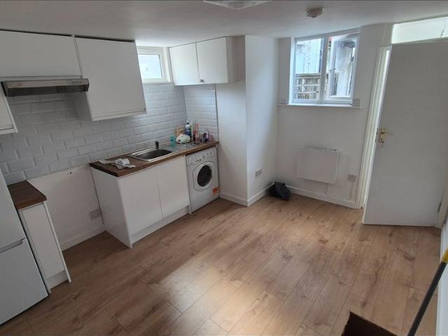 1 Bed Flat, Hay Lane, NW9