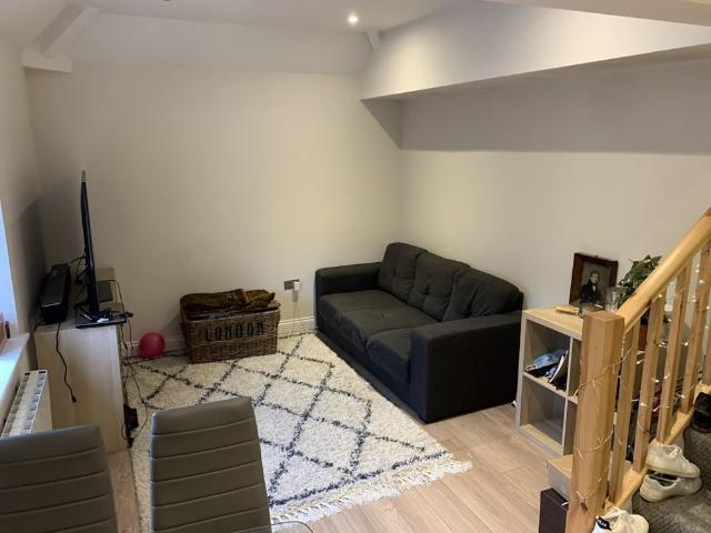 1 Bed Flat, Headingley Lane, LS6