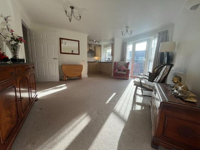 1 Bed Flat, Hebron Court, SO15