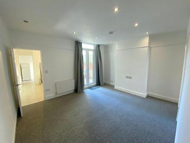 1 Bed Flat, Hebron Road, BS3