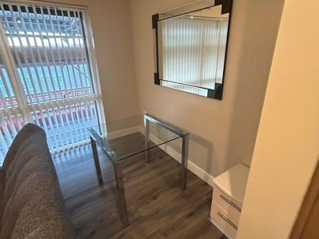 1 Bed Flat, Hemisphere, B5