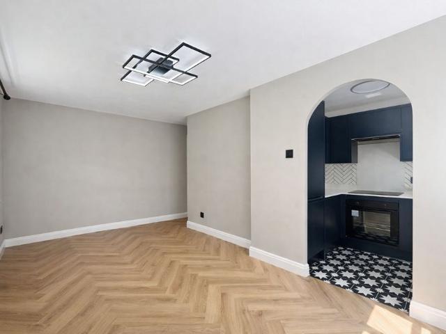 1 Bed Flat, Henry Doulton Drive, SW17