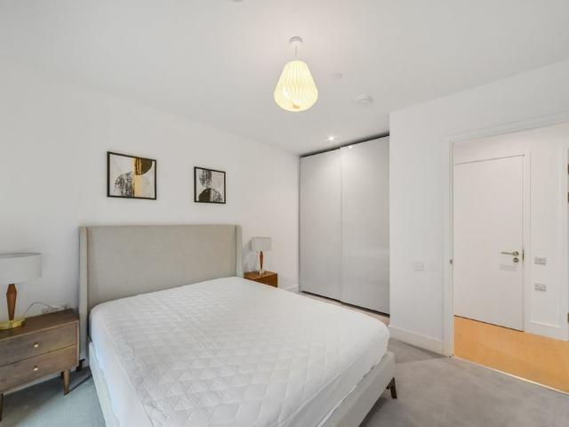 1 Bed Flat, Hewson Way, SE17