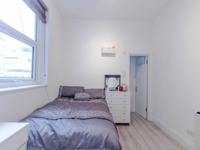 1 Bed Flat, High Street, W3