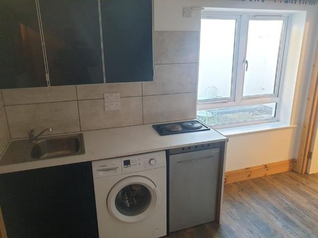 1 Bed Flat, High Street, W3