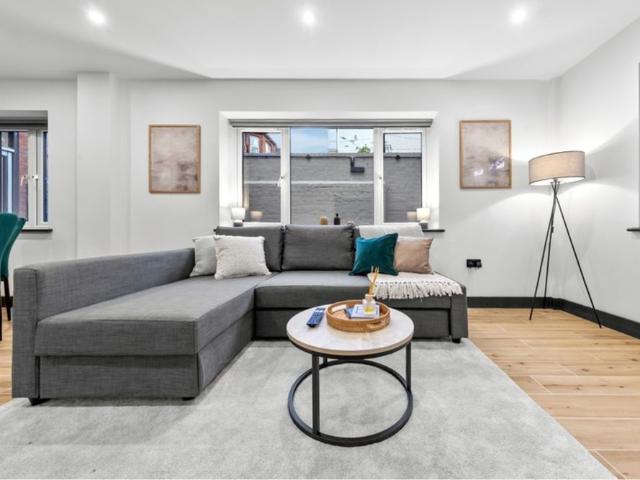 1 Bed Flat, High Road, N12
