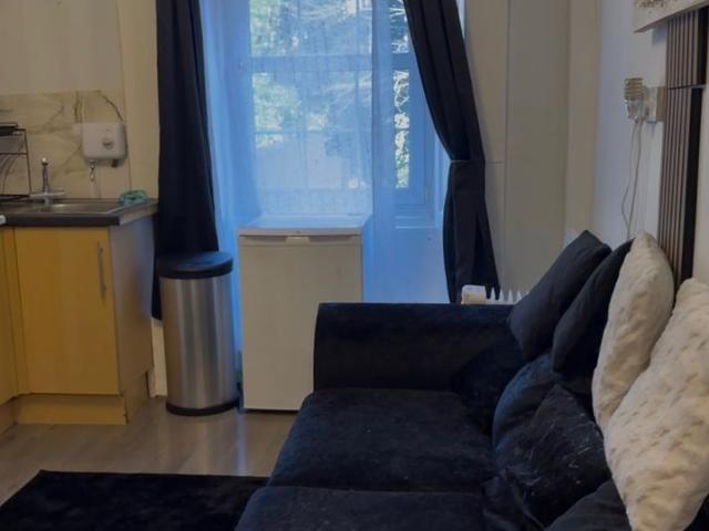 1 Bed Flat, Hillhead, G12
