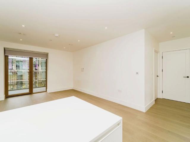 1 Bed Flat, Hive House, TW8