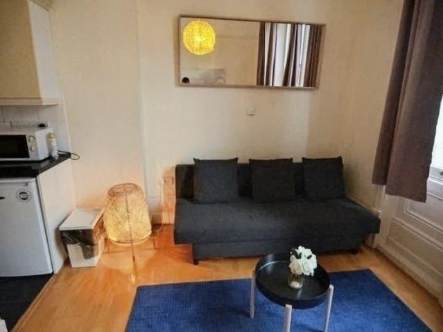 1 Bed Flat, Holland Park Gardens, W14