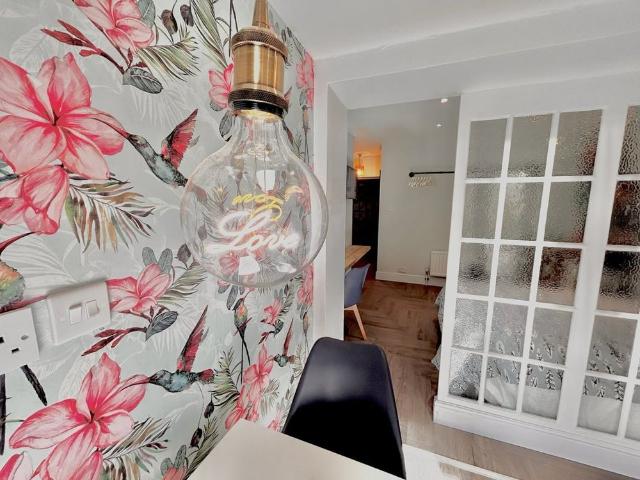 1 Bed Flat, Horn Lane, W3