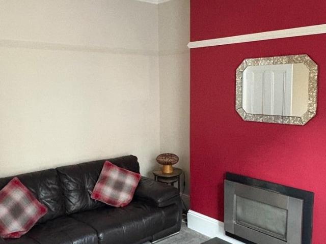 1 Bed Flat, Howburn Place, AB11