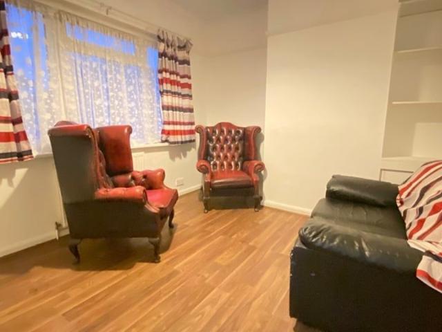 1 Bed Flat, Hounslow, TW3