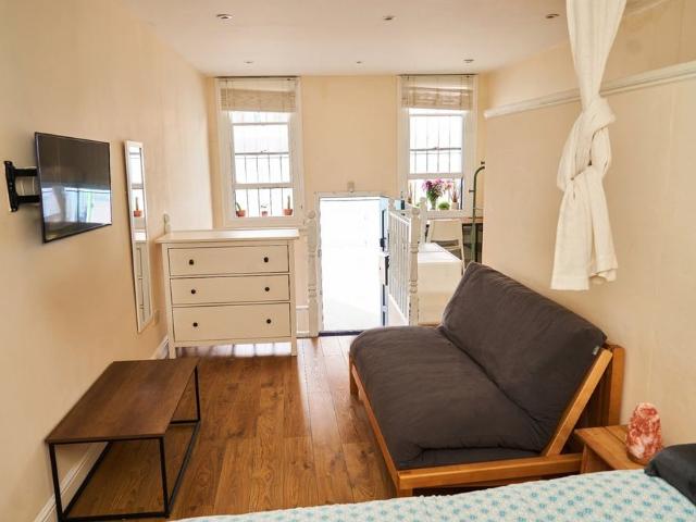 1 Bed Flat, Hoxton St, N1