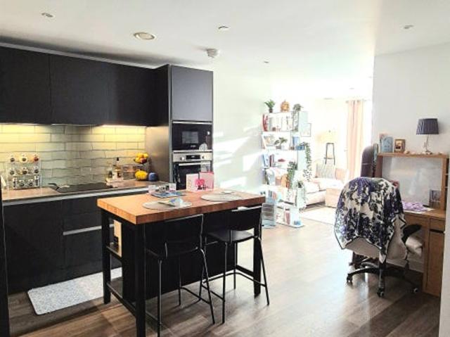 1 bed Flat in Media City |Bills inc.| June August