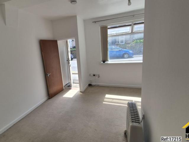 1 bed Flat in Bridgend Road, Llanharan, CF72 9RD