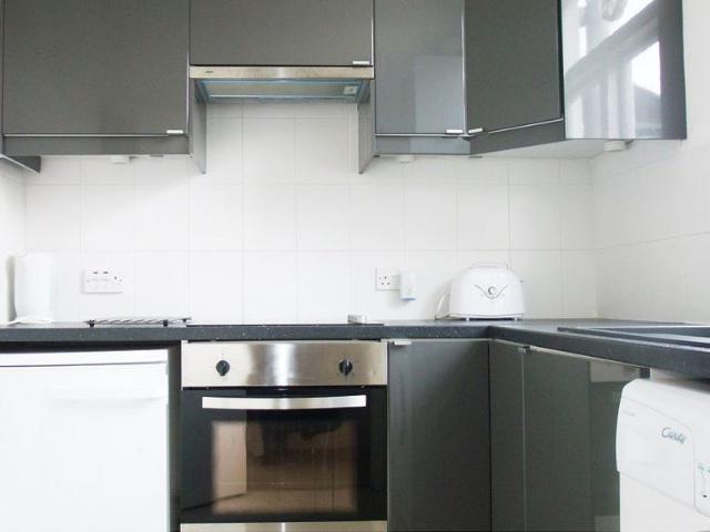 1 Bed Flat in Queens park. W9
