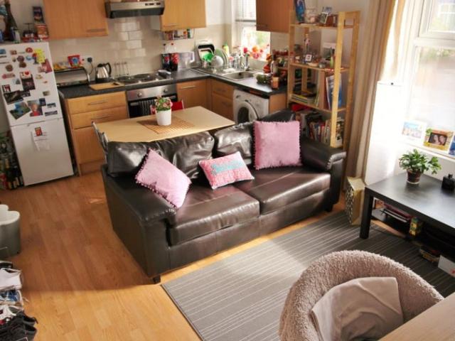 1 bed flat in Roundhay available now!
