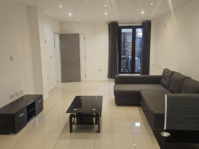 1 bed Flat in Shoreditch, separate kitchen &Living