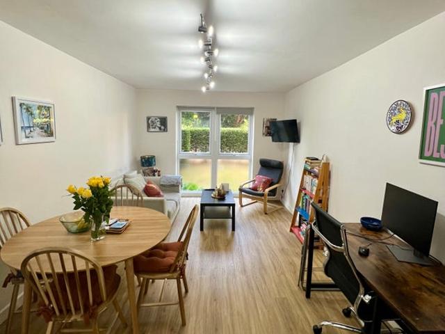 1 Bed Flat In Teddington Bills Included