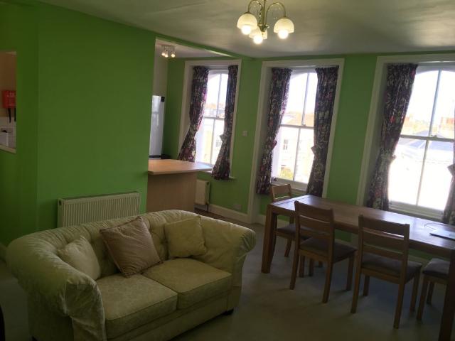 1 bed Flat in Warwick Avenue Flat, London, W9 2PR