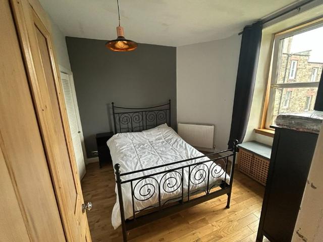 1 Bed Flat, Iona St, EH6