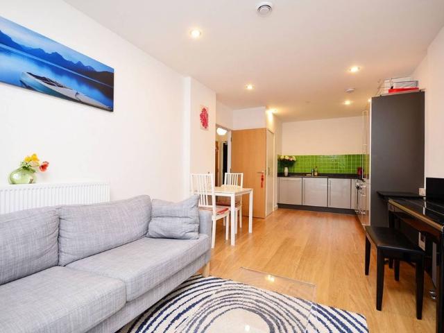 1 Bed Flat, Iona Tower, E14