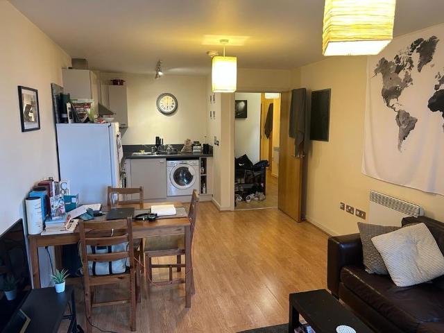 1 Bed Flat, Johnston Court, E10