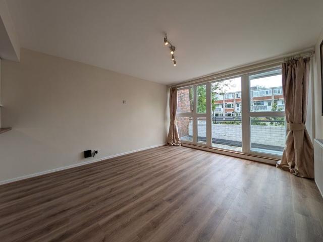 1 Bed Flat, Kersfield Road, SW15