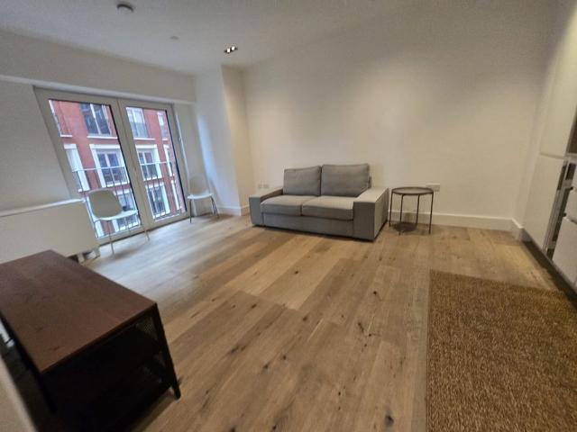 1 Bed Flat, Keybridge Tower, SW8