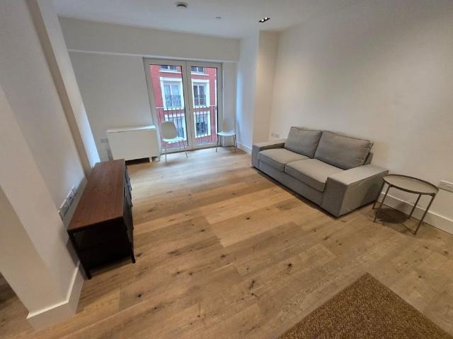 1 Bed Flat, Keybridge Tower, SW8