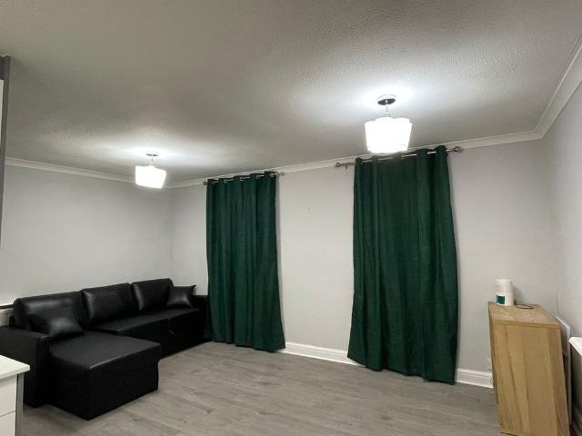 1 Bed Flat, Kingfisher Place, RG1