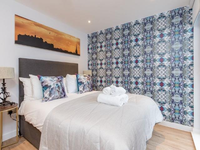 1 Bed Flat, King's Stables Road, EH1
