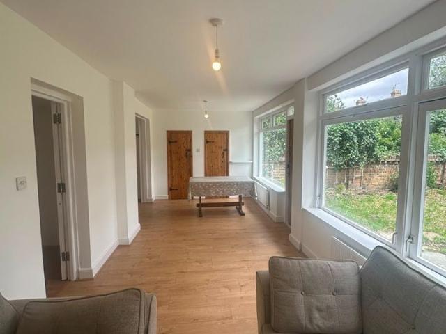 1 Bed Flat, Kingswood, IG3