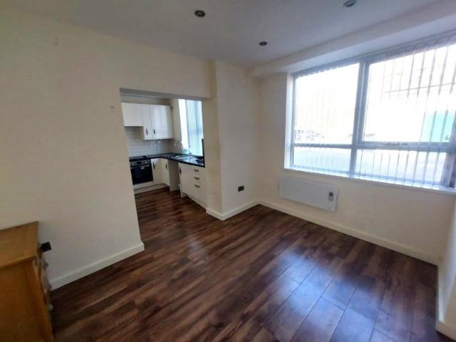 1 Bed Flat, Kirkstall Gate, LS5