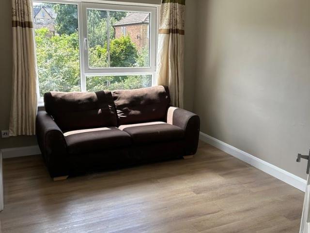 1 Bed Flat, Lucknow Court, S7