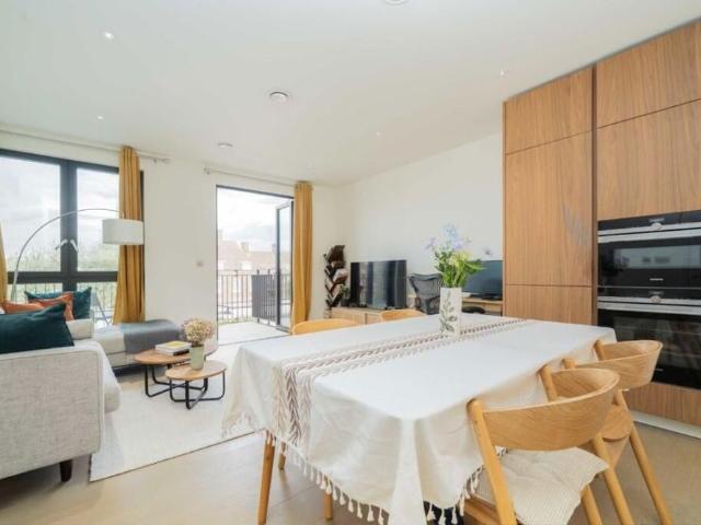 1 Bed Flat, Lyons Place, NW8