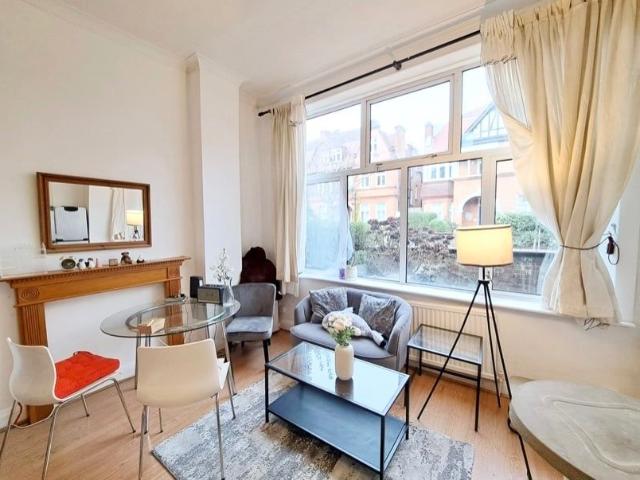 1 Bed Flat, Lymington Road, NW6