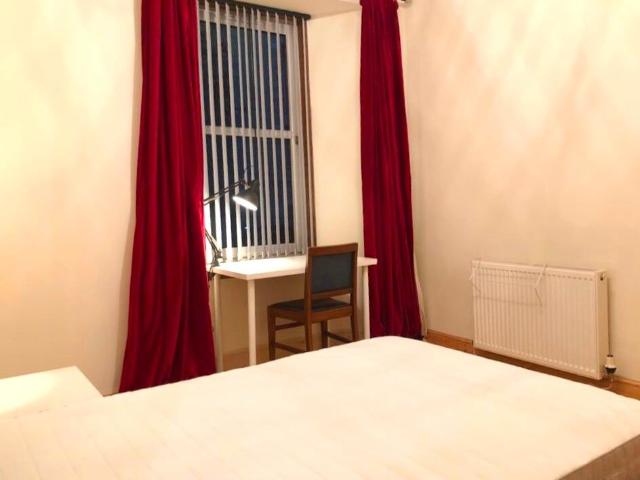 1 Bed Flat, Lyne Street, EH7