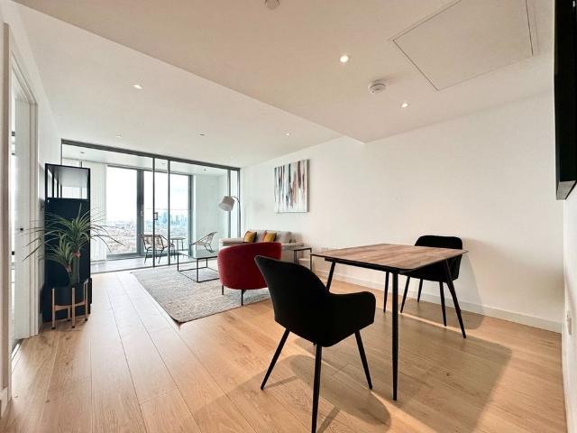 1 Bed Flat, Landmark Pinnacle, E14