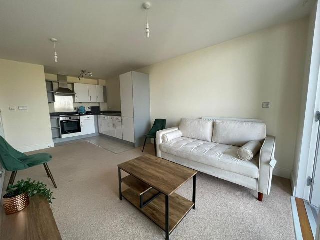 1 Bed Flat, Langley Walk, B15