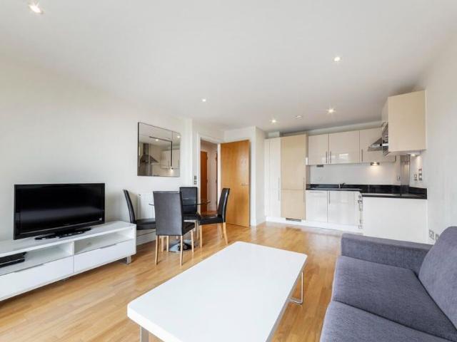 1 Bed Flat, Lanterns Way, E14