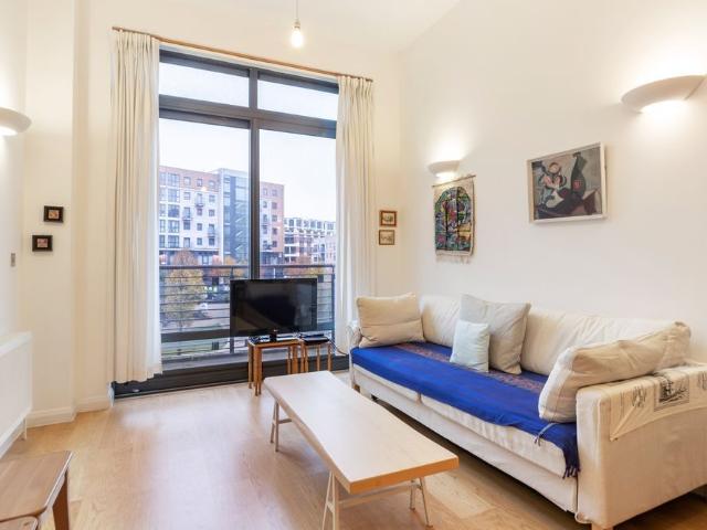 1 Bed Flat, Larden Road, W3