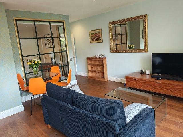 1 Bed Flat, Lawrence Buildings, N16