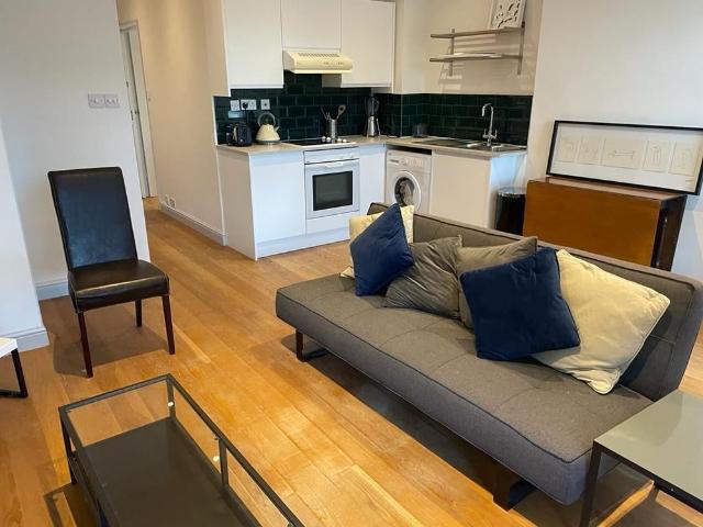 1 Bed Flat, Latimer Road, W10