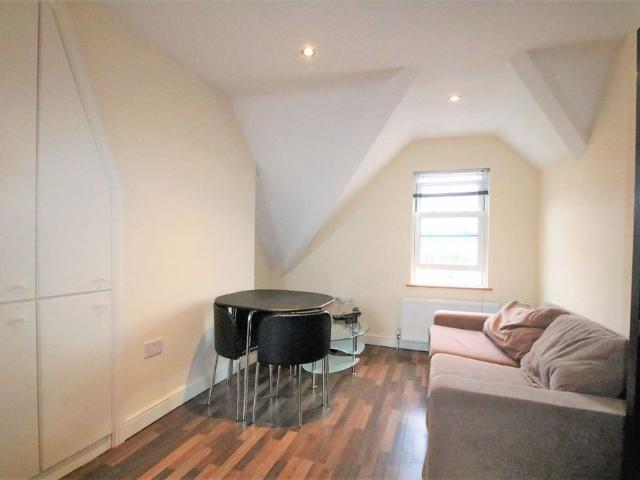 1 Bed Flat, Ledbury Road, CR0