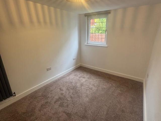 1 Bed Flat, Len Cox Walk, M4