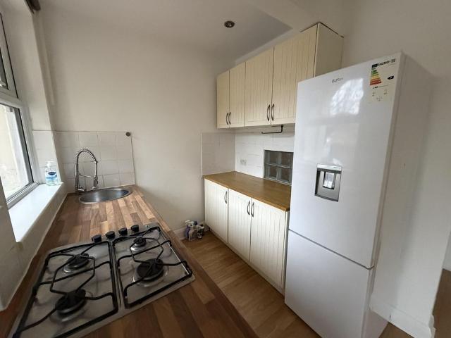 1 Bed Flat, Lennard Road, CR0