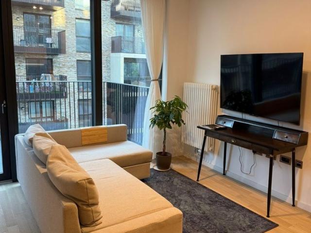 1 Bed Flat, Lewis House, TW8
